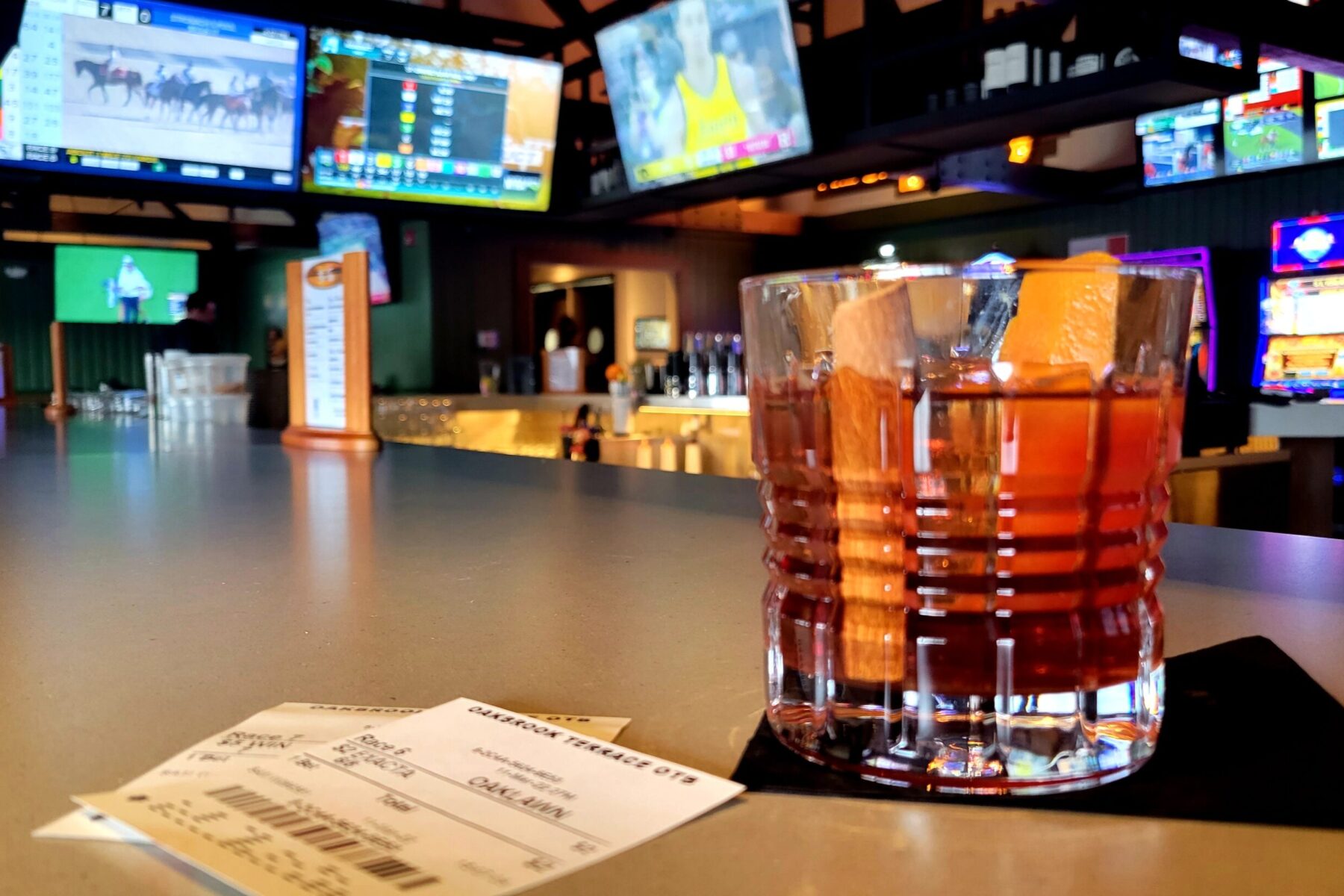 Club Hawthorne at Driftwood Grille in Oakbrook Terrace – Hawthorne Race ...