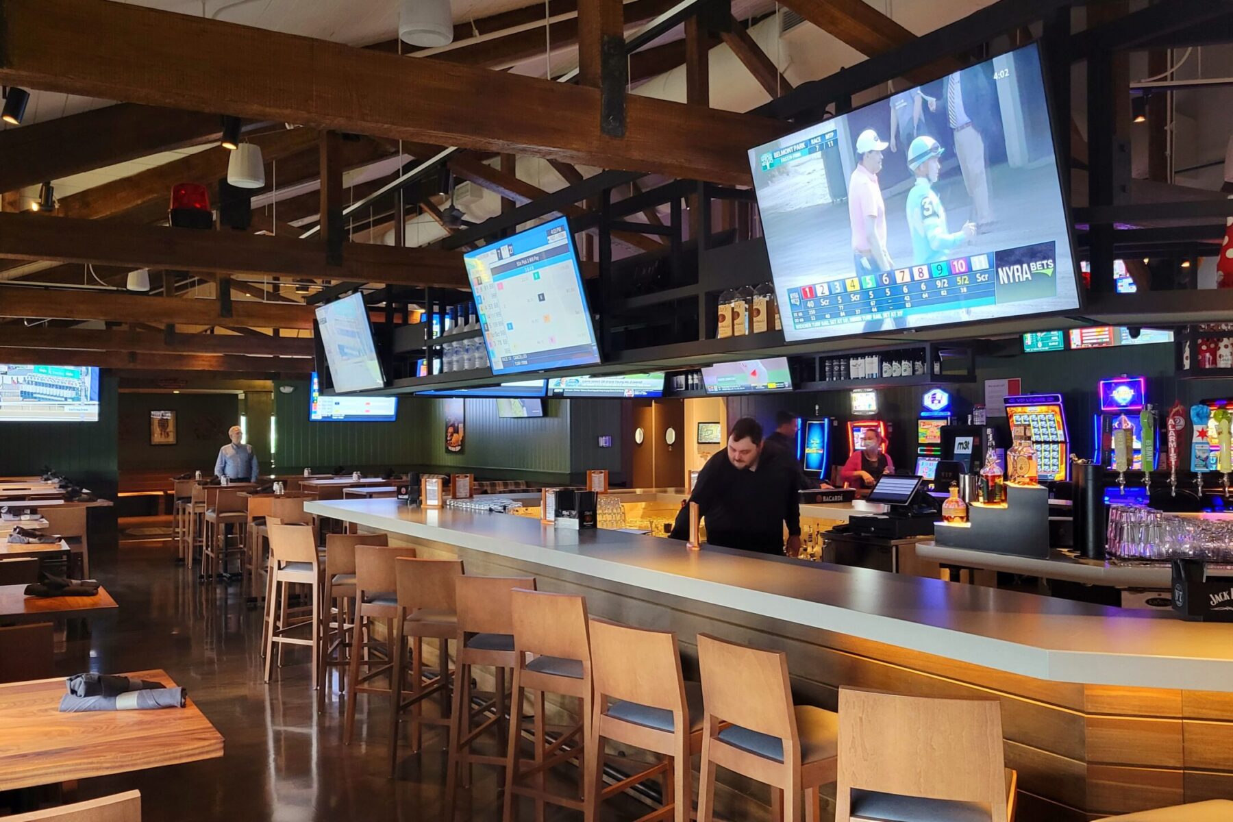 Club Hawthorne at Driftwood Grille in Oakbrook Terrace – Hawthorne Race ...