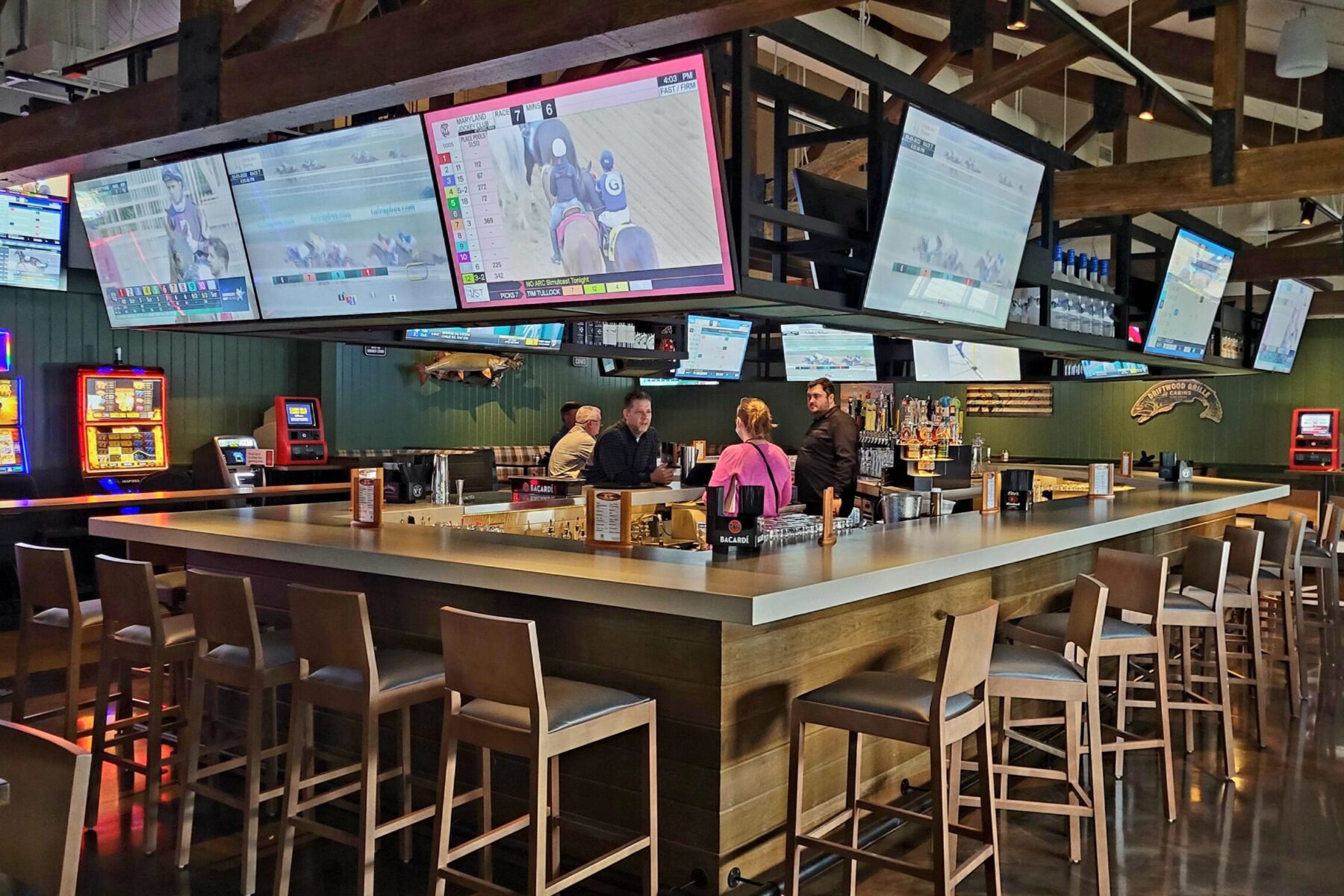 Club Hawthorne at Driftwood Grille in Oakbrook Terrace – Hawthorne Race ...