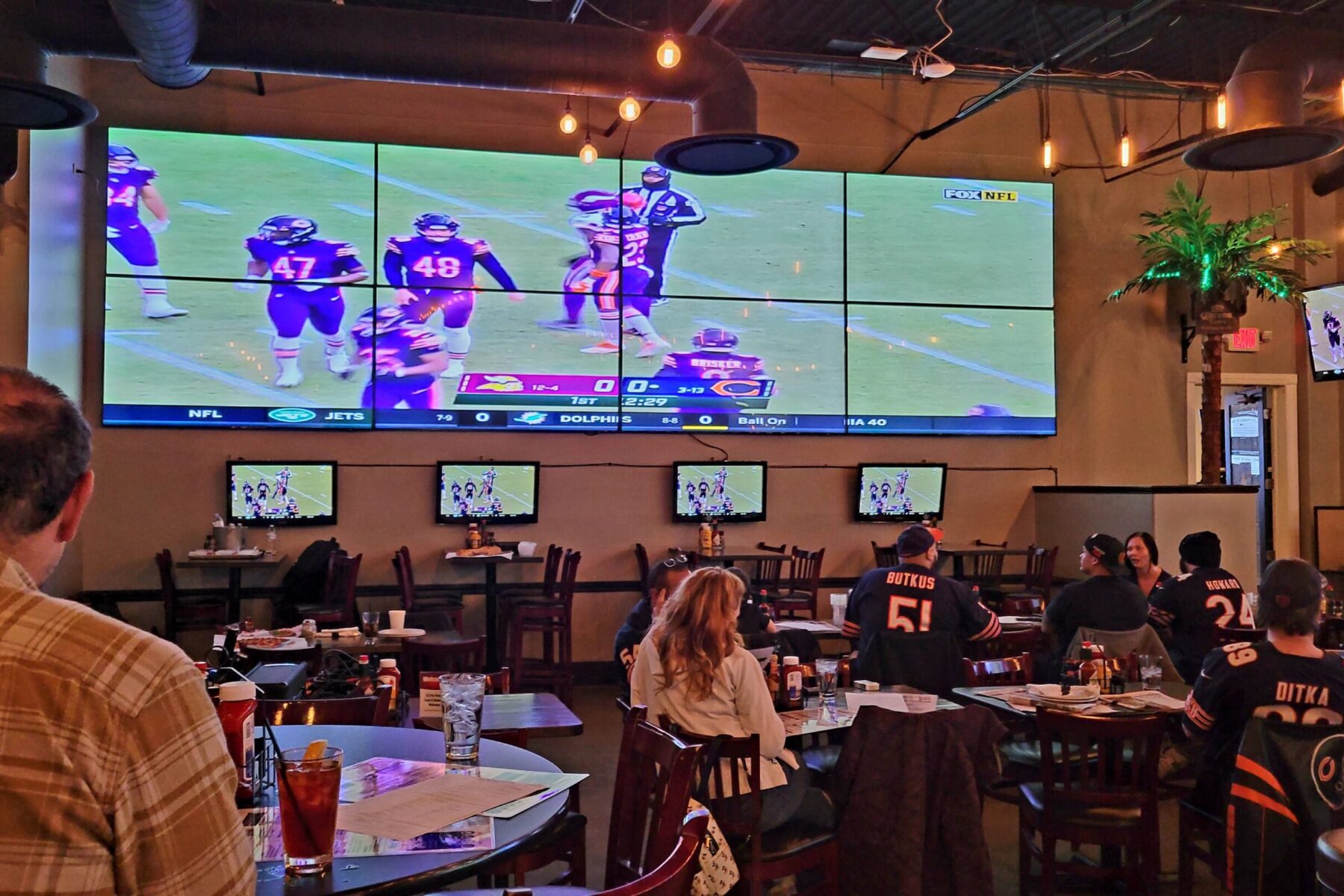 Club Hawthorne & Fanatics Sportsbook at Crazy Pour in Villa Park ...