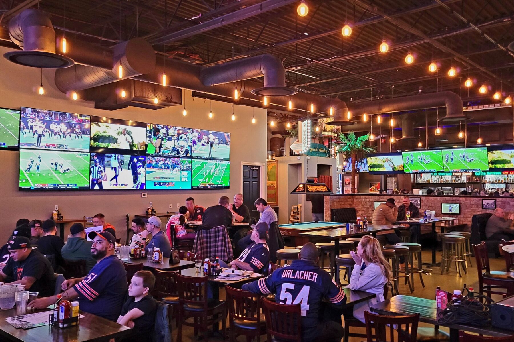 Club Hawthorne & Fanatics Sportsbook at Crazy Pour in Villa Park ...