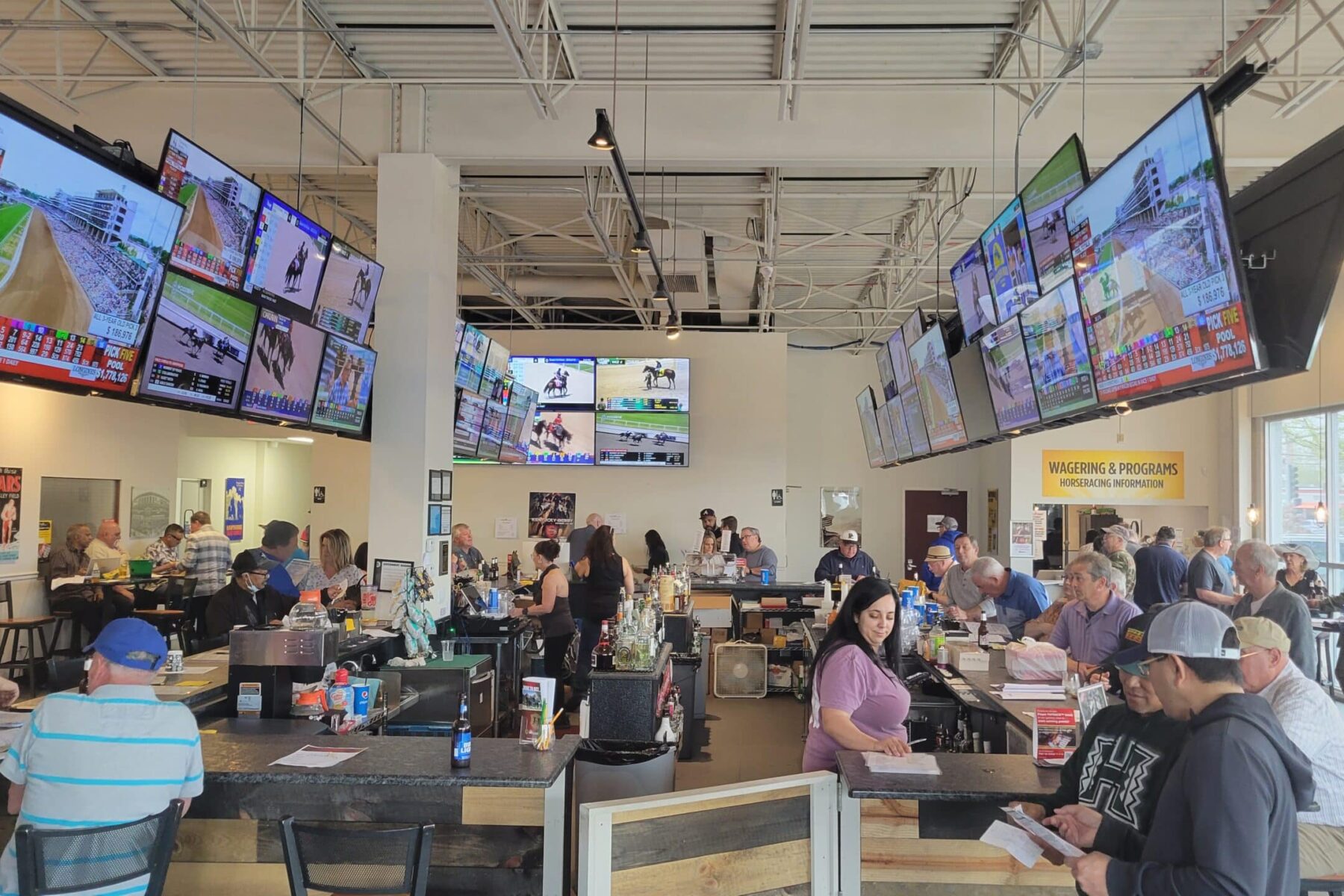 Club Hawthorne at Black Eyed Susan in Joliet – Hawthorne Race Course
