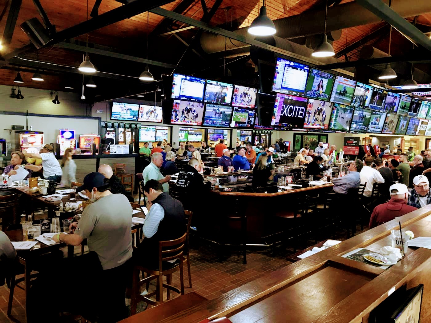 Club Hawthorne at Pony Up in Oakbrook Terrace – Hawthorne Race Course