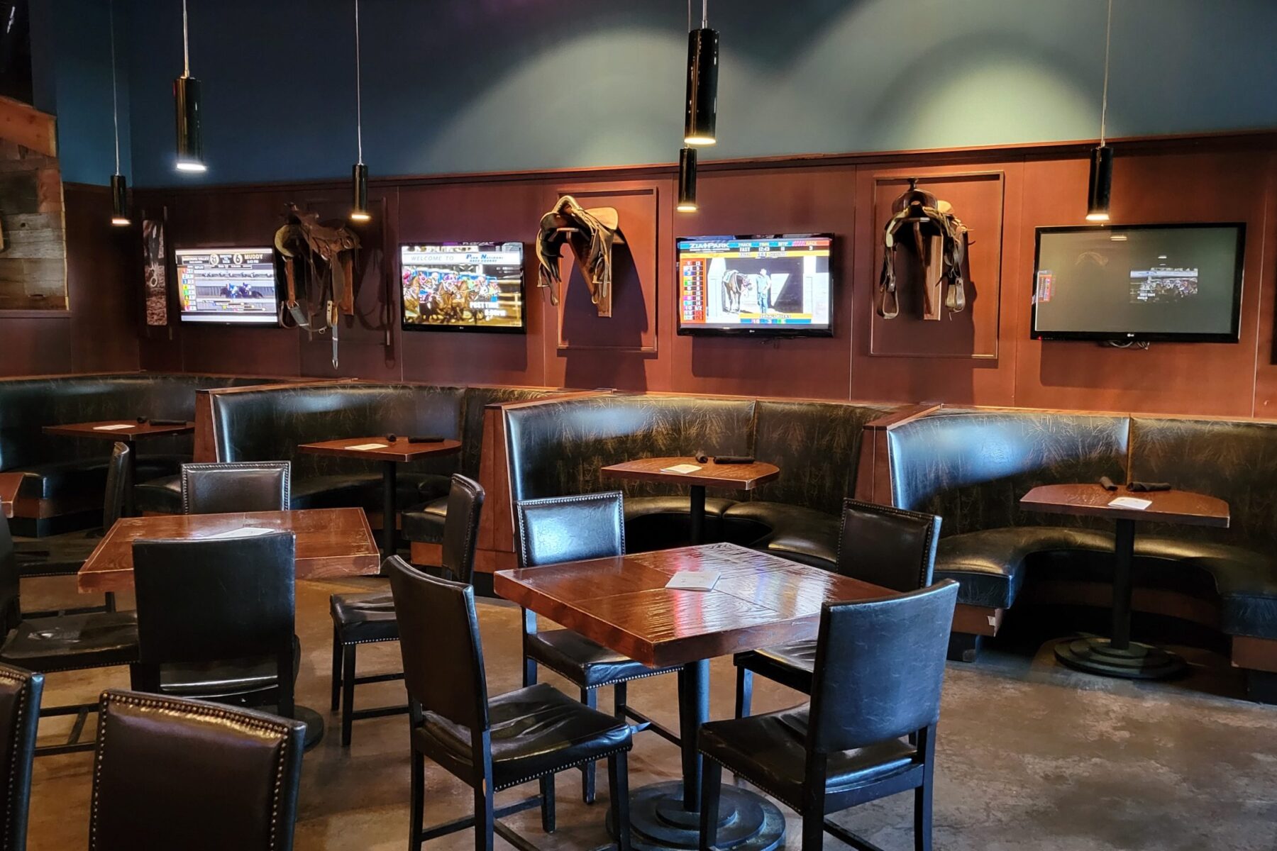 Club Hawthorne at The Saddle Room in Hoffman Estates – Hawthorne Race ...