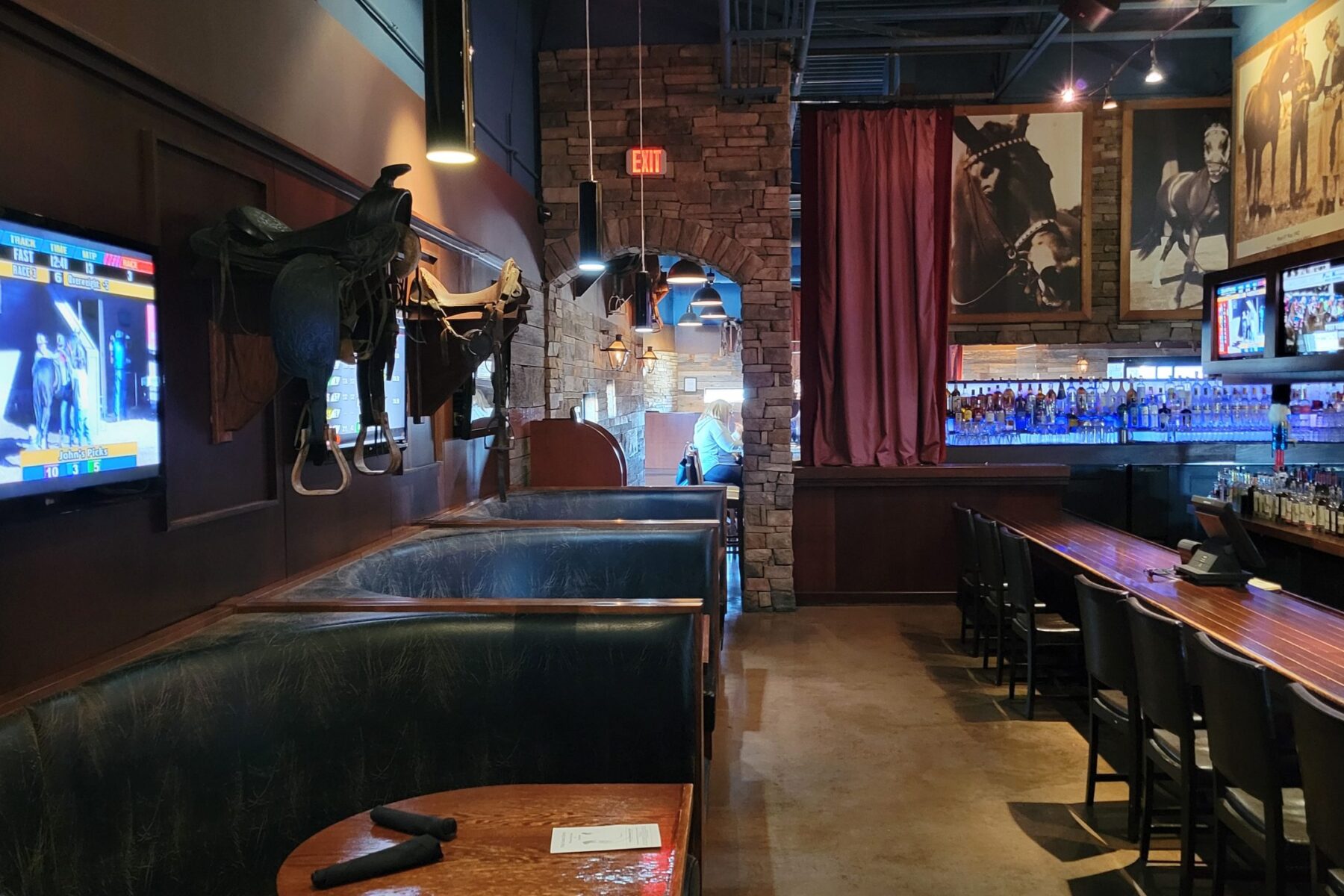 Club Hawthorne at The Saddle Room in Hoffman Estates – Hawthorne Race ...