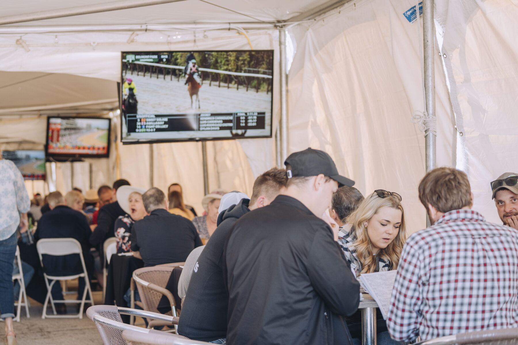 Club Hawthorne at The Saddle Room in Hoffman Estates – Hawthorne Race ...