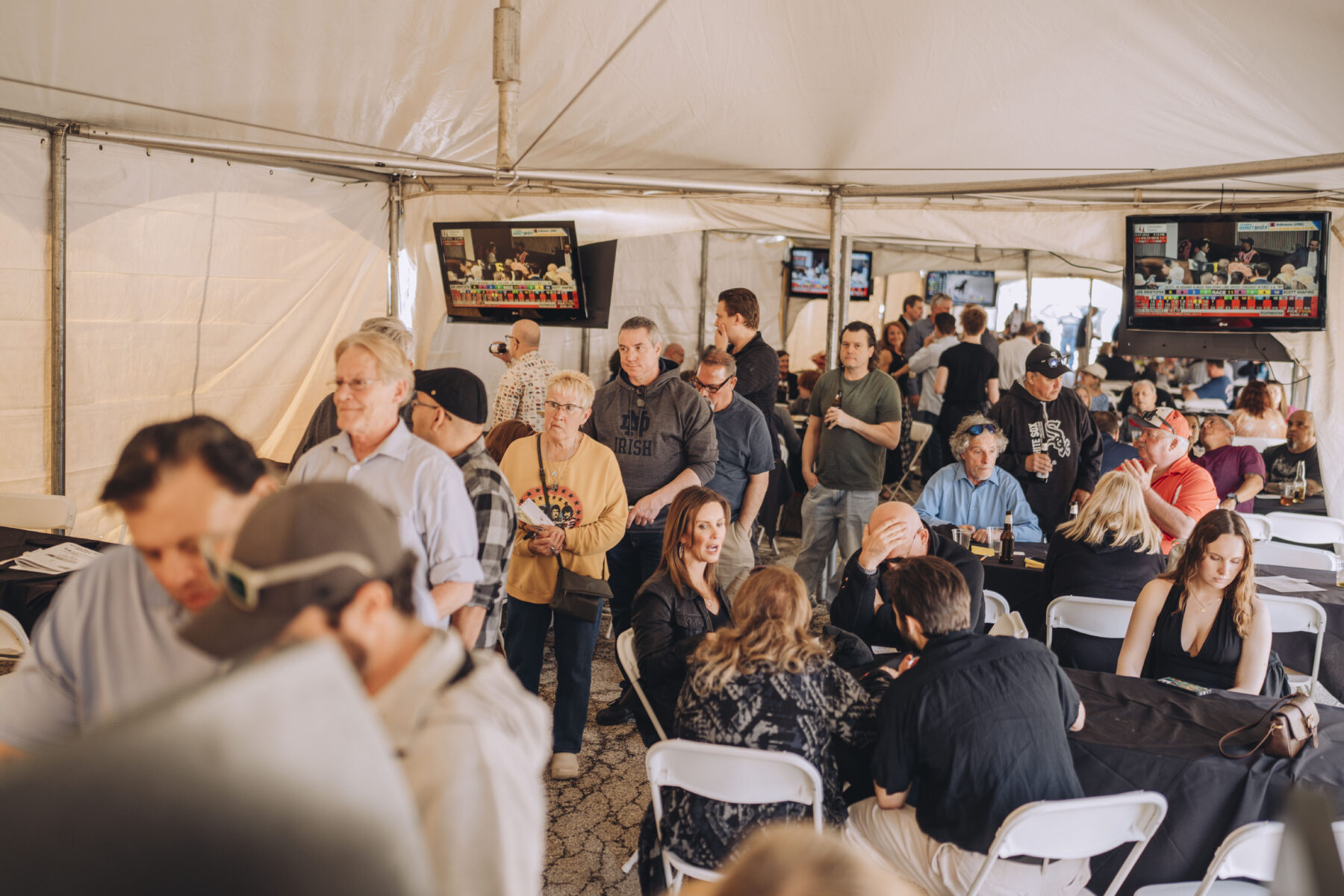 Club Hawthorne at The Saddle Room in Hoffman Estates – Hawthorne Race ...