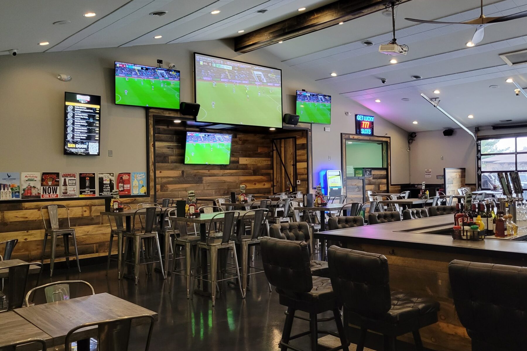 Club Hawthorne at Salerno’s Pizzeria in McHenry – Hawthorne Race Course